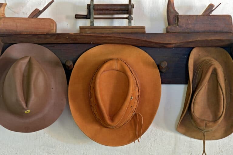 40 Clever Hat Storage Ideas No More Bent Hats Homedude 40-clever-hat-storage-ideas-no-more-bent-hats-homedude